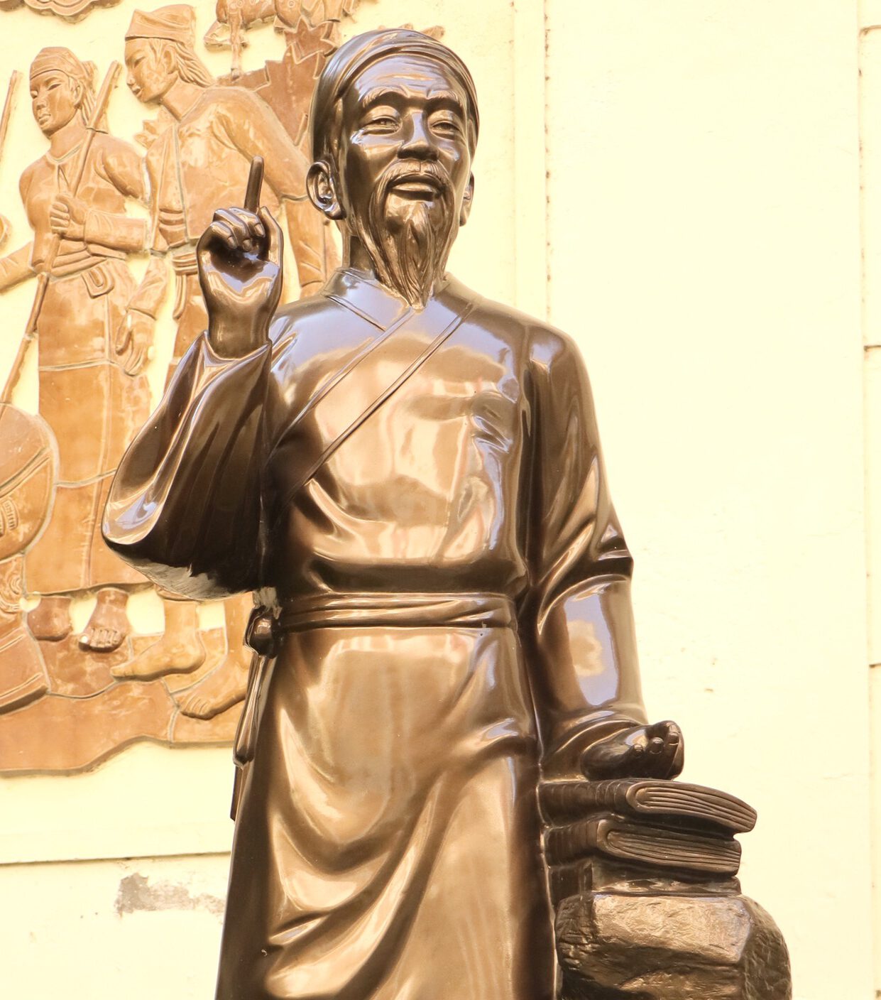 Tượng danh nhân Nguyễn Bỉnh Khiêm - Bảo tàng Văn học Việt Nam